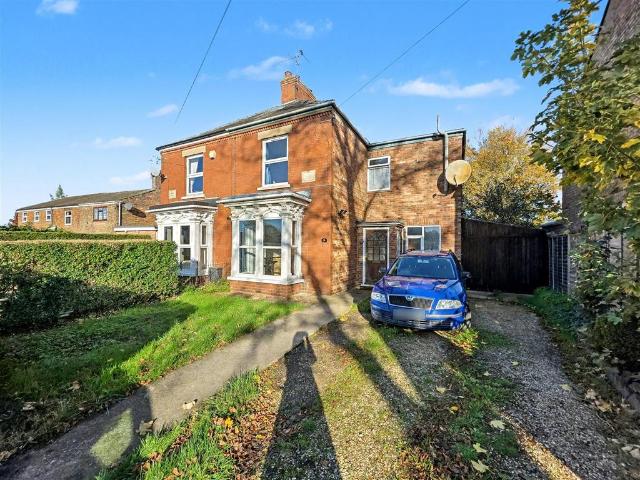 4 bedroom semi detached house to rent