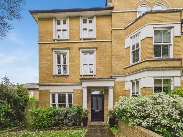 4 bedroom semi detached house to rent