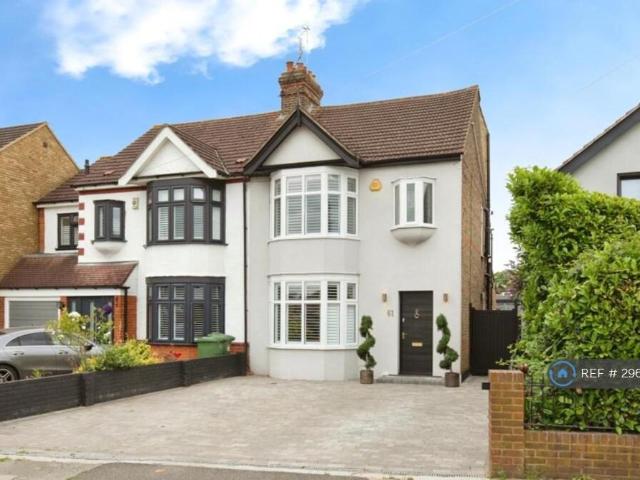 4 bedroom semi detached house to rent
