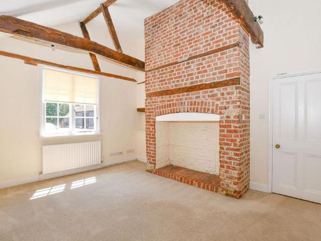 4 bedroom semi detached house to rent