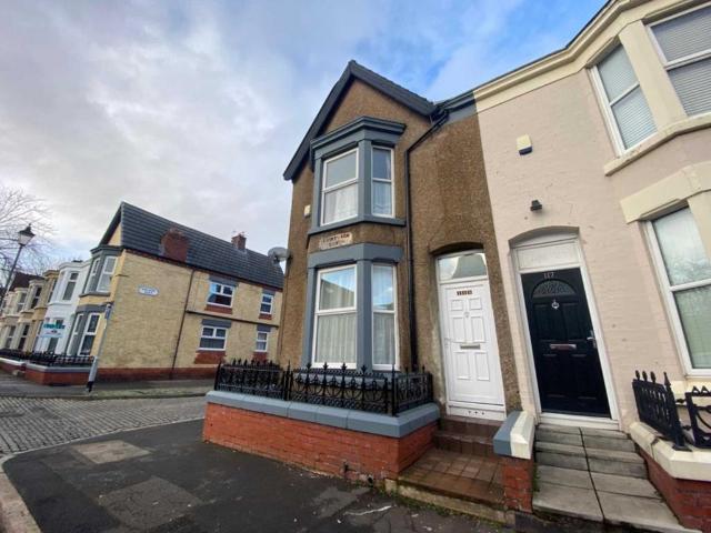 4 bedroom semi detached house to rent