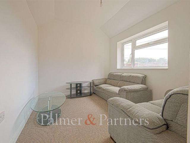 4 bedroom semi detached house to rent