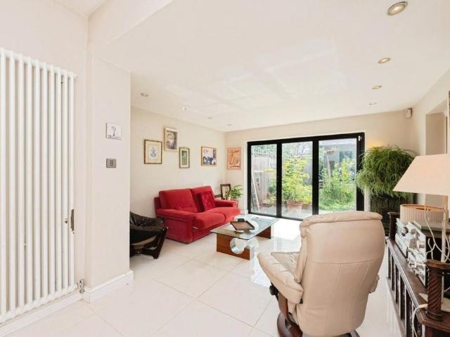 4 bedroom semi detached house to rent