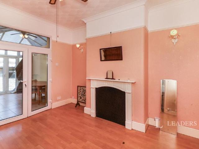 4 bedroom semi detached house to rent