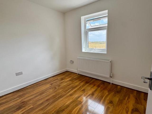 4 bedroom semi detached house to rent