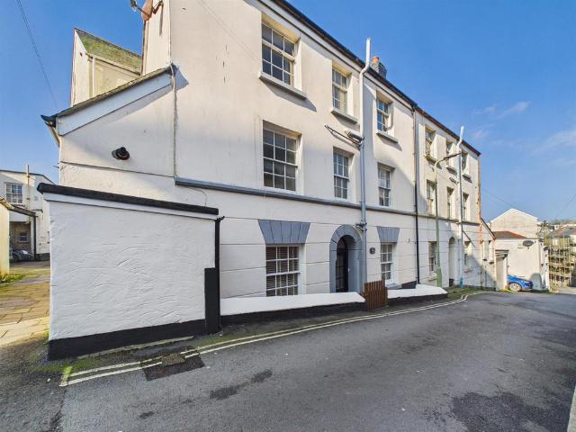 4 bedroom semi detached house to rent