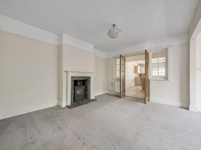 4 bedroom semi detached house to rent