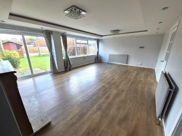 4 bedroom semi detached house to rent