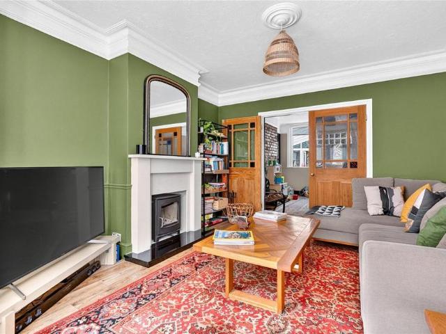 4 bedroom semi detached house to rent