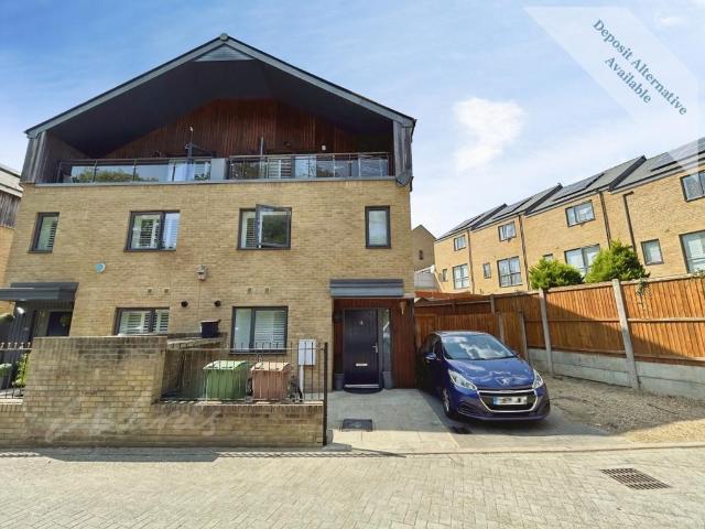 4 bedroom semi detached house to rent