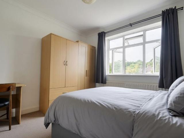 4 bedroom Semi detached house to rent