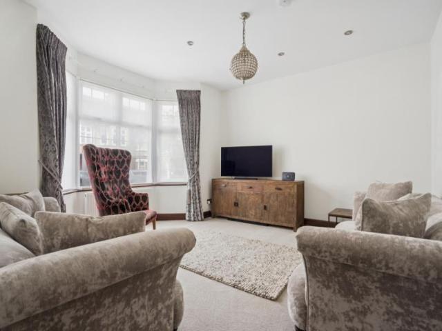 4 bedroom semi detached house to rent