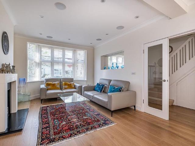 4 bedroom semi detached house to rent