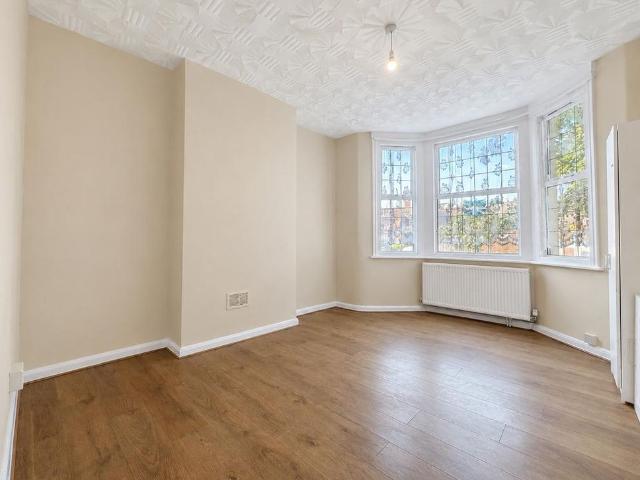 4 bedroom semi detached house to rent