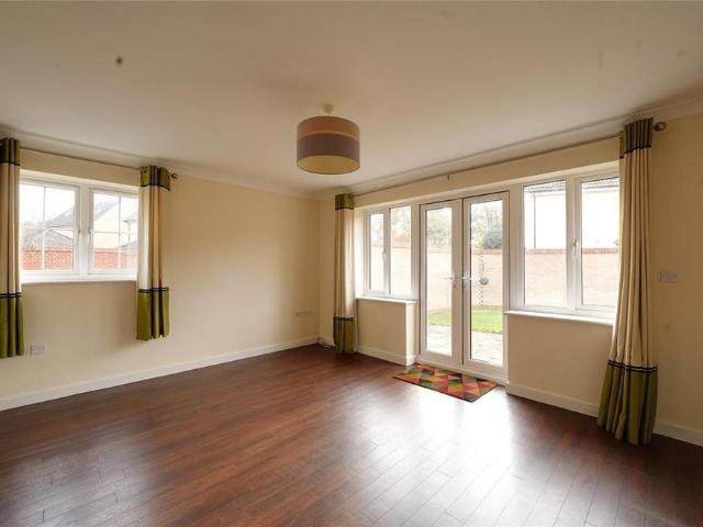 4 bedroom semi detached house to rent