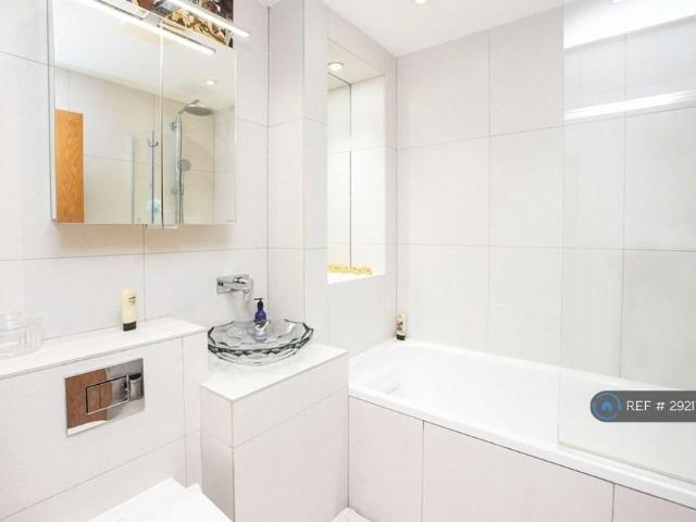 4 bedroom semi detached house to rent