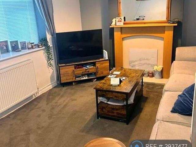 4 bedroom semi detached house to rent
