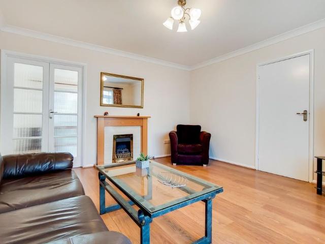 4 bedroom semi detached house to rent
