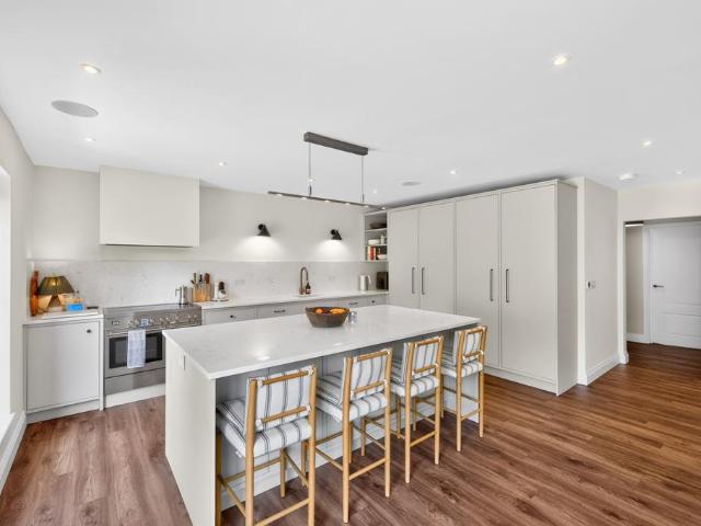 4 bedroom semi detached house to rent