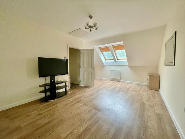 4 bedroom semi detached house to rent