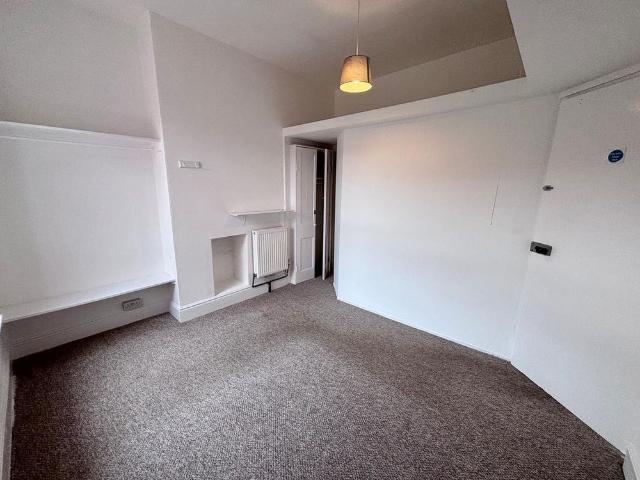 4 bedroom semi detached house to rent