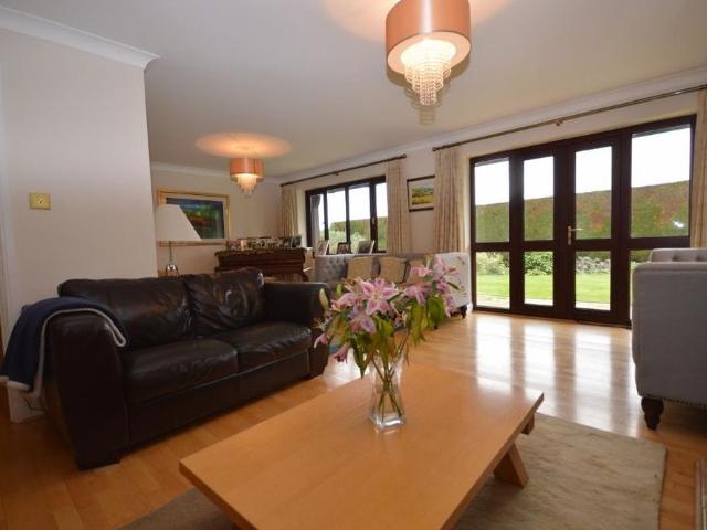 4 bedroom semi detached house to rent