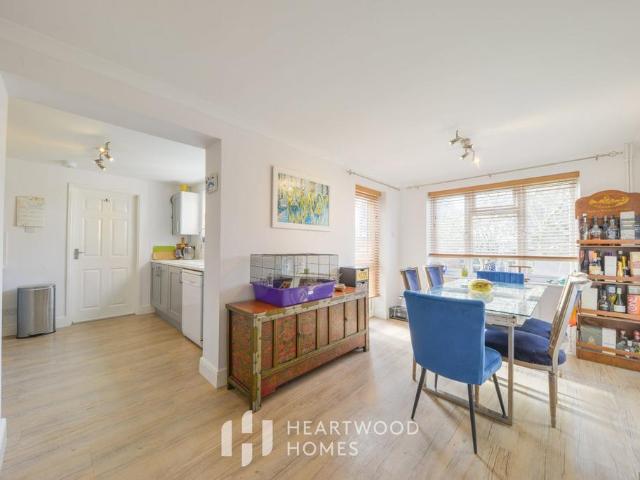 4 bedroom semi detached house to rent