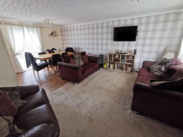 4 bedroom semi detached house to rent