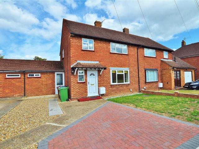 4 bedroom semi detached house to rent