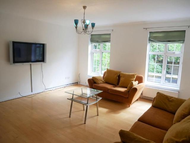 4 bedroom semi detached house to rent