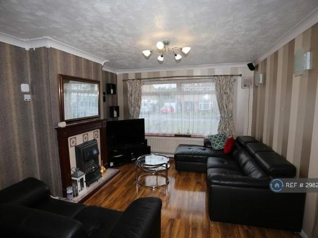 4 bedroom semi detached house to rent