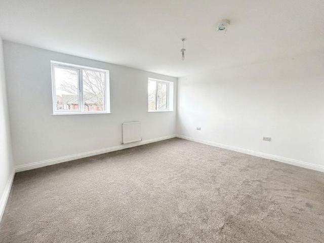4 bedroom semi detached house to rent