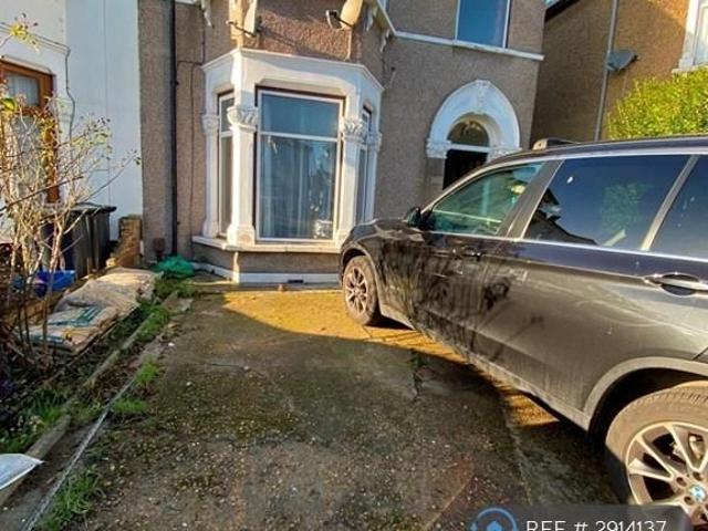 4 bedroom semi detached house to rent
