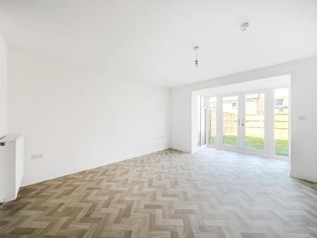 4 bedroom semi detached house to rent