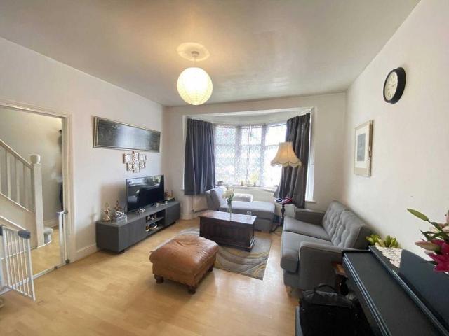 4 bedroom semi detached house to rent