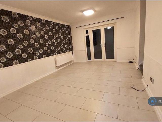 4 bedroom semi detached house to rent
