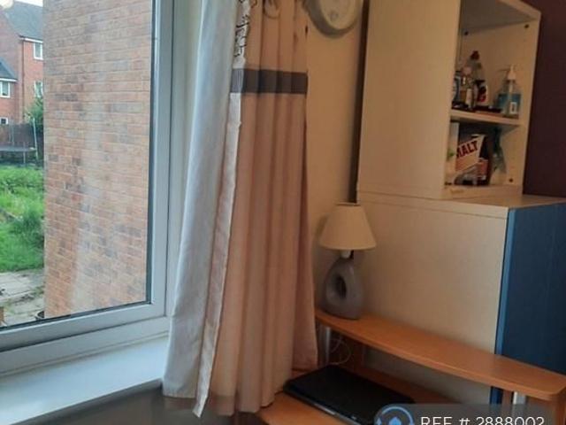 4 bedroom semi detached house to rent