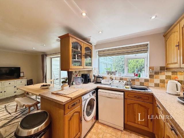 4 bedroom semi detached house to rent