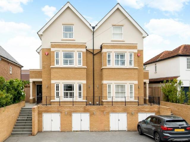 4 bedroom semi detached house to rent