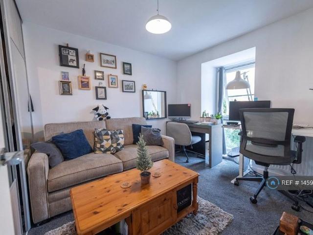 4 bedroom semi detached house to rent
