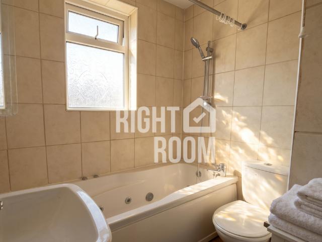 4 bedroom semi detached house to rent