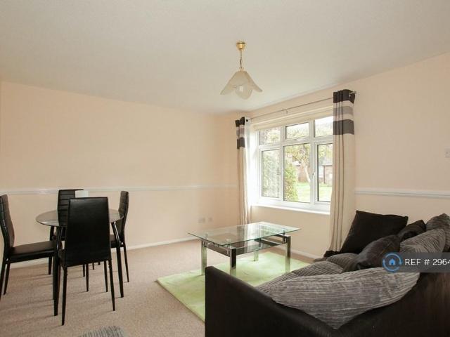 4 bedroom semi detached house to rent