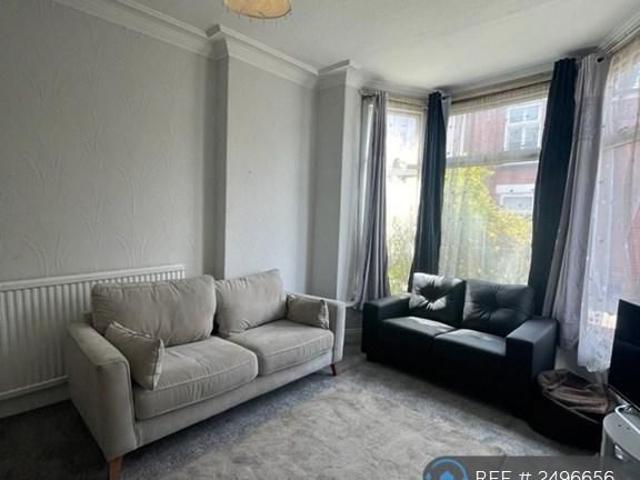 4 bedroom semi detached house to rent