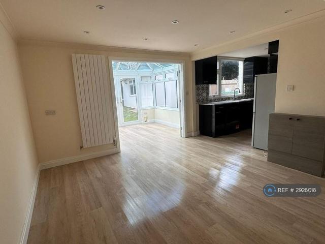 4 bedroom semi detached house to rent