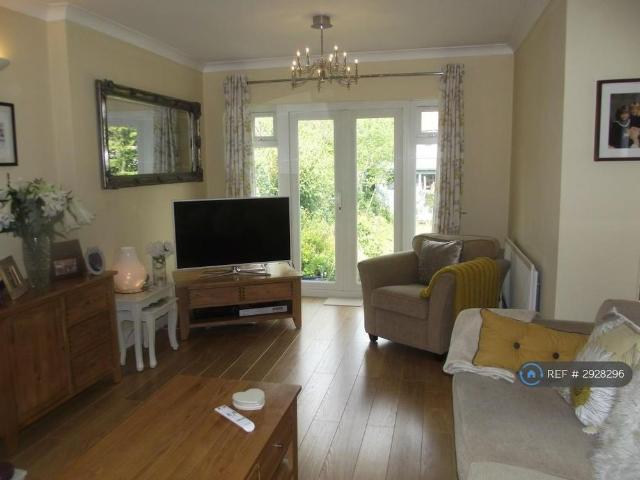 4 bedroom semi detached house to rent