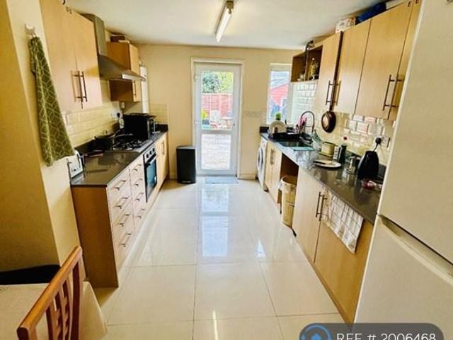 4 bedroom semi detached house to rent