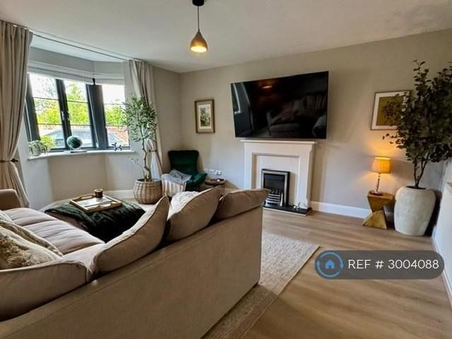 4 bedroom semi detached house to rent