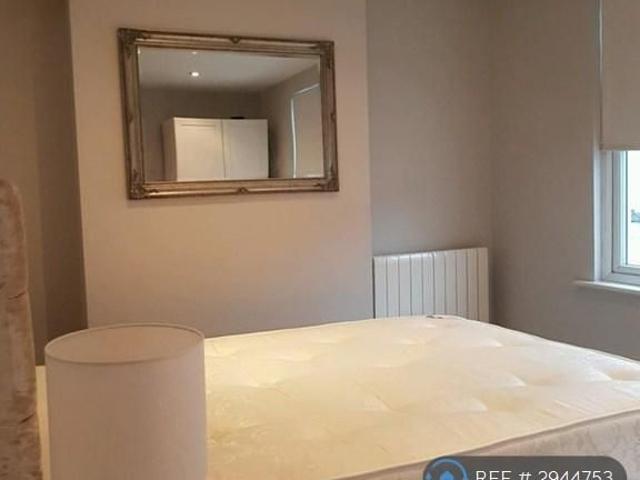 4 bedroom semi detached house to rent