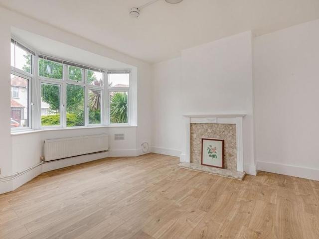 4 bedroom semi detached house to rent