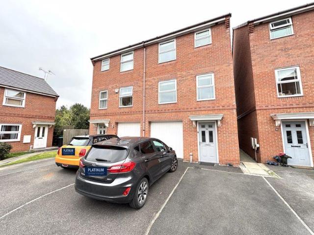 4 bedroom semi detached house to rent